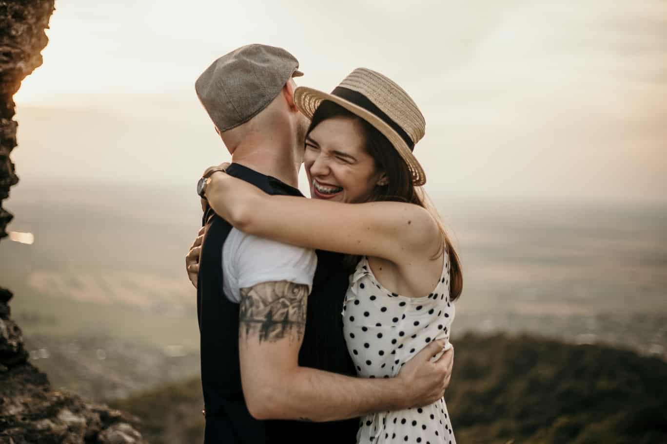 Le donne che amano il contatto fisico, ecco i loro segni zodiacali